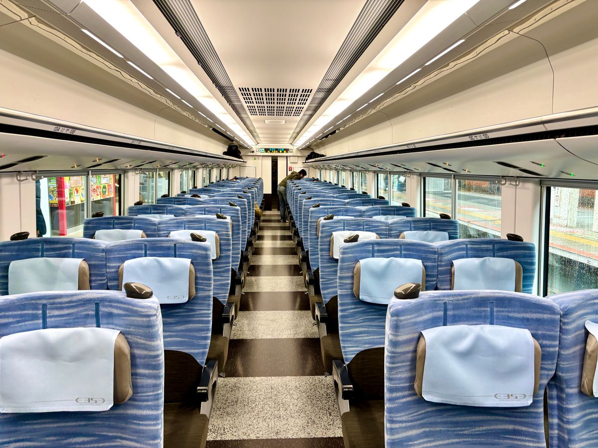 Limited Express Azusa: Tickets, Seats & How to Ride from Tokyo ...